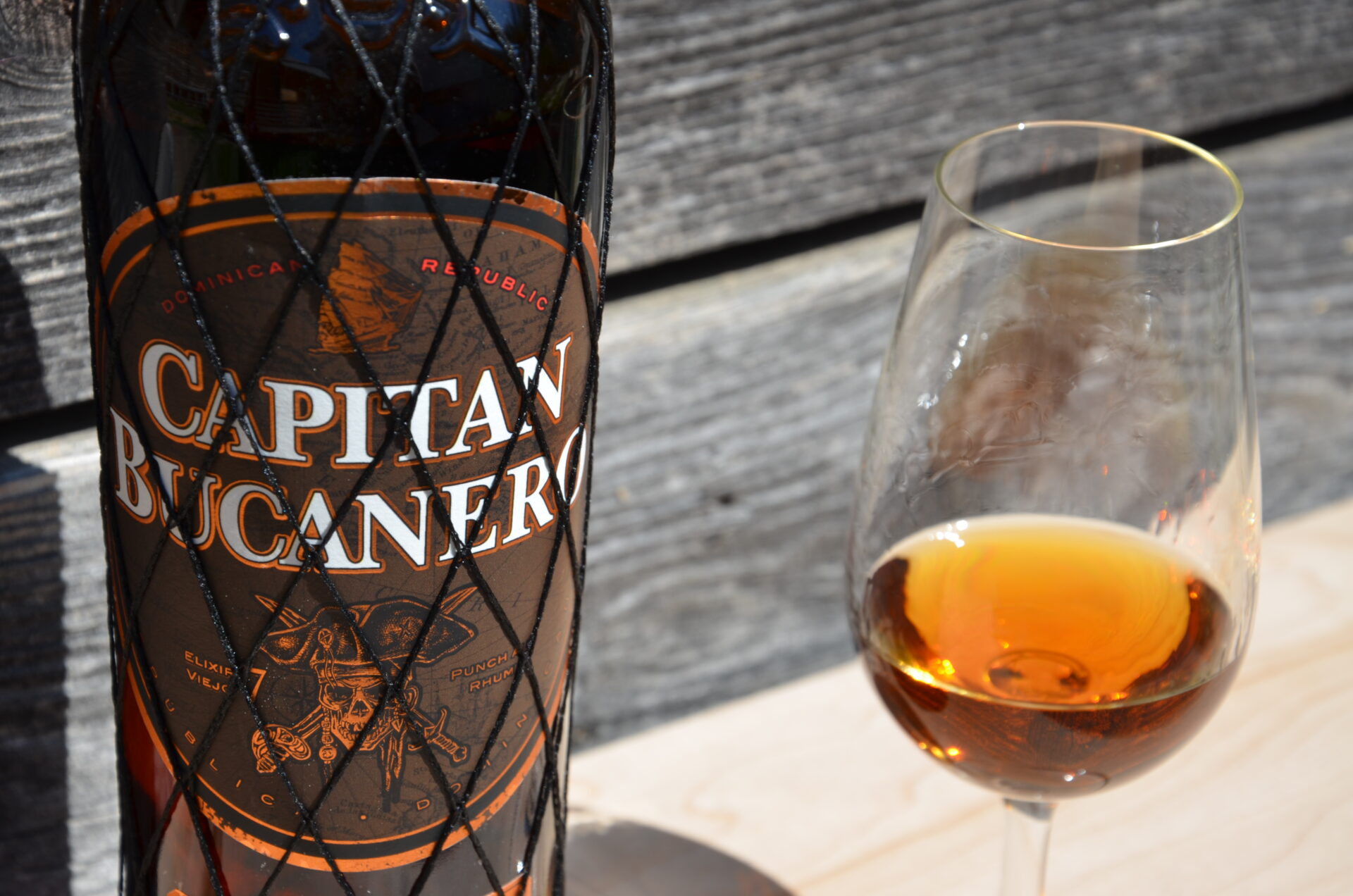 Rum Capitan Bucanero Elixir Dominicano 7y - Kvalitní Rumy
